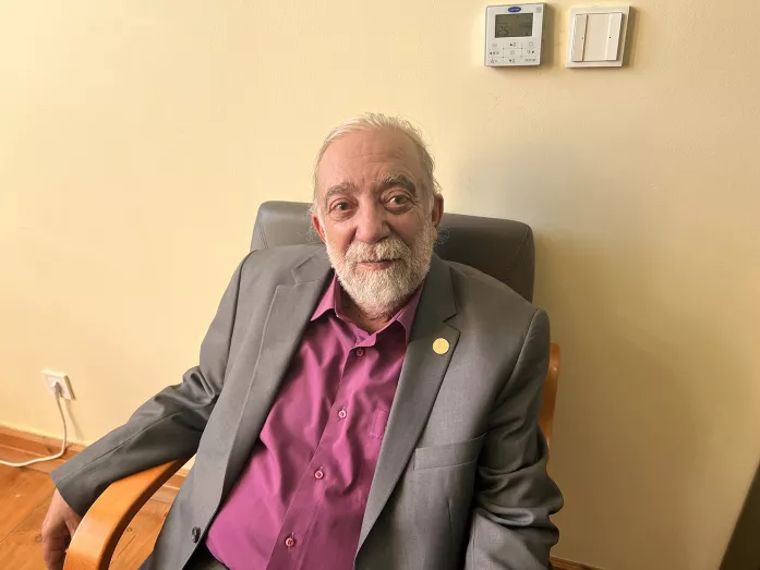 Προσεγγίσεις στη Νεοελληνική Λογοτεχνία 1972 - 2025 | xronos.gr